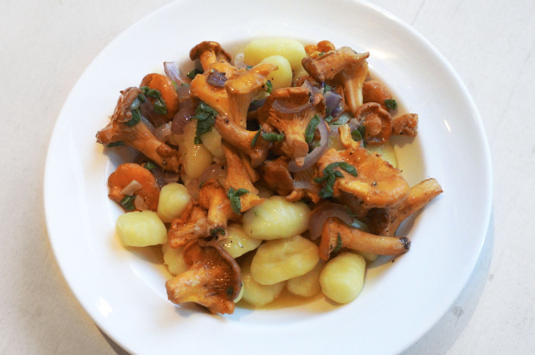 Cantharellen met aardappelgnocchi en salie - Uit de keuken van 8